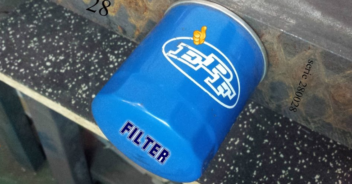 Mechanic Shows Off the 5 Best Methods to Loosen an Oil Filter - alt_driver