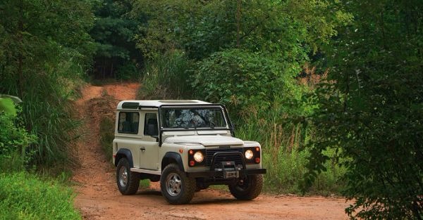 Land Rover's off-road driving program is like a playground for adults ...